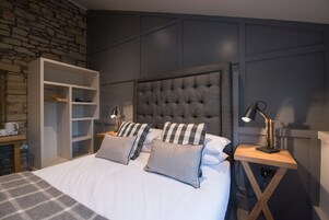 Secretária, secretária adequada para computadores portáteis 