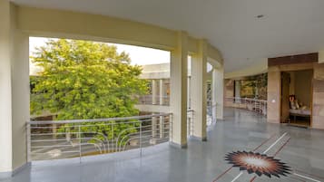 Quarto de Luxo, vista para o jardim | Varanda