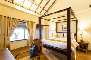 Quarto casal superior, 1 quarto, vista para a praia, de frente para o mar | Roupas de cama premium, frigobar, escrivaninha