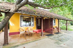 Quarto casal superior, 1 quarto, vista para a praia, de frente para o mar | Fachada da propriedade