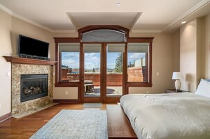 Condo, 1 quarto | 1 quarto, escrivaninha, espaço de trabalho para notebook