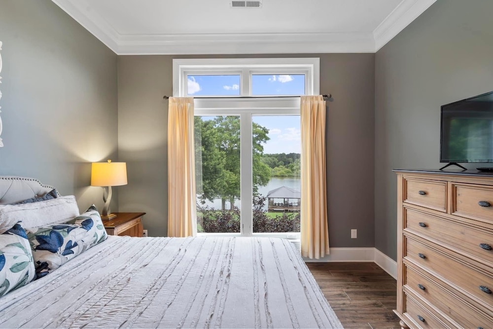 Luxury Lake Front House - Game Room, Private Dock And Used For Wedding Parties - Charleston, TN