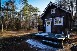Cabana de Madeira Básica | 2 quartos, Wi-fi grátis, roupa de cama fornecida 