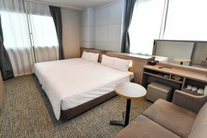 Quarto duplo luxo (Hollywood Style) | Escrivaninha, cortinas blackout, ferros/tábuas de passar roupa