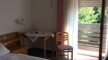 Quarto casal standard | 1 quarto, escrivaninha, Wi-Fi de cortesia, roupa de cama