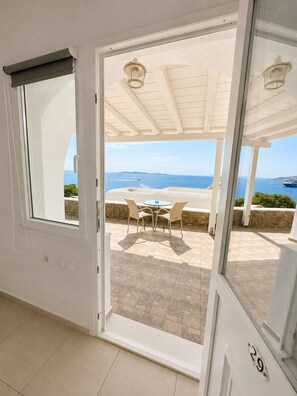 Quarto Duplo Superior, vista para o mar | Terraço/pátio interior