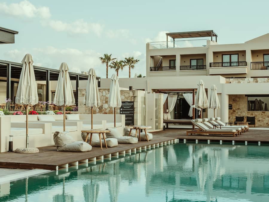 Piscina exterior, da(s) 10:00 à(s) 18:30, guarda-sóis, espreguiçadeiras