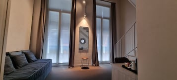 Quarto Duplo ou Twin Júnior | Roupa de alta qualidade, minibar, cofre no quarto, secretária