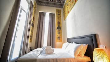 Quarto casal superior | Frigobar, cofres nos quartos, escrivaninha, quartos à prova de som