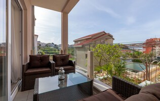 Apartamento família, 1 quarto, vista para a piscina, no pátio | Terraço/pátio
