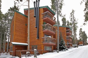 Condo, 2 quartos | Fachada