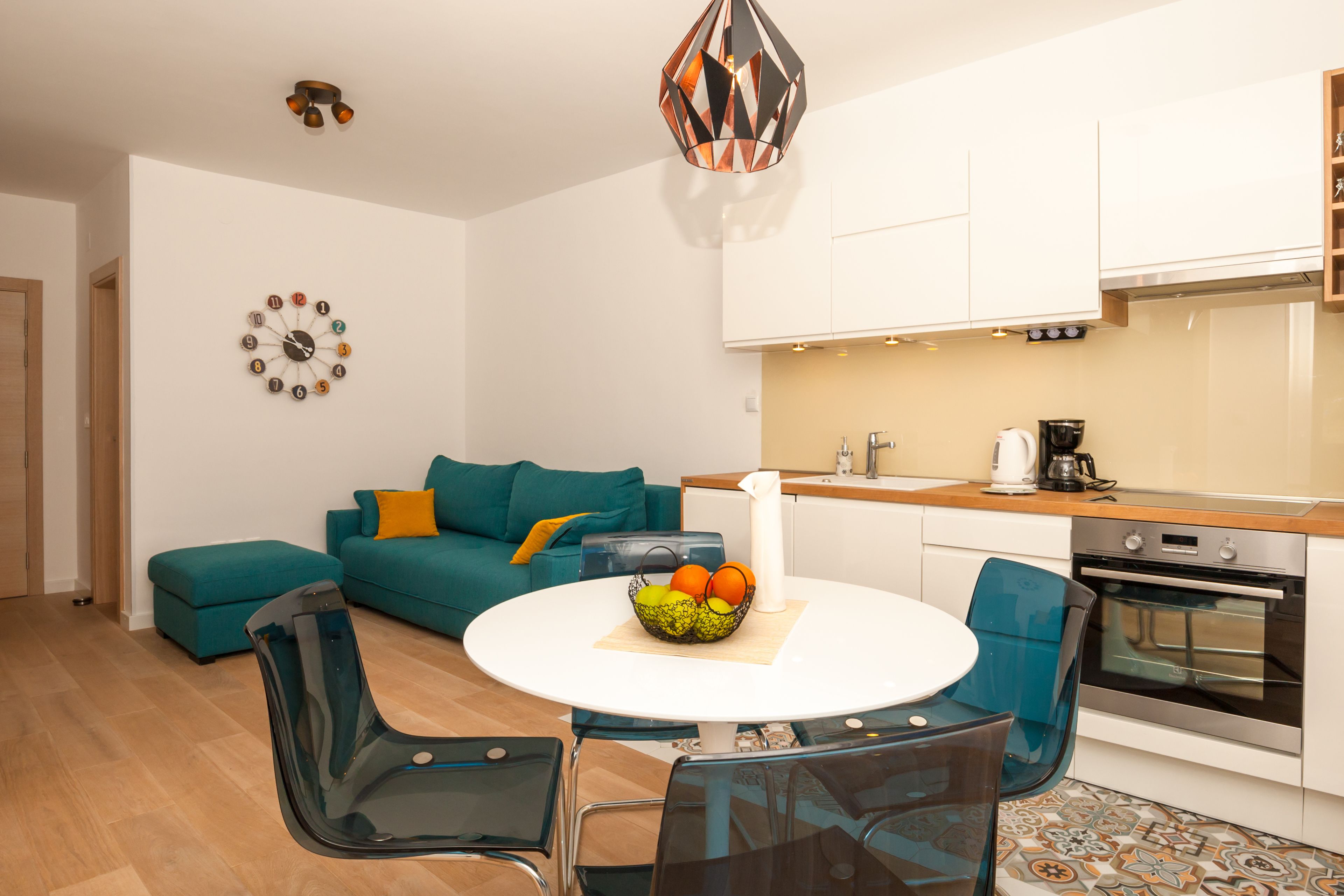 Apartamento Deluxe, 2 quartos, varanda, vista para o mar | Refeições no quarto