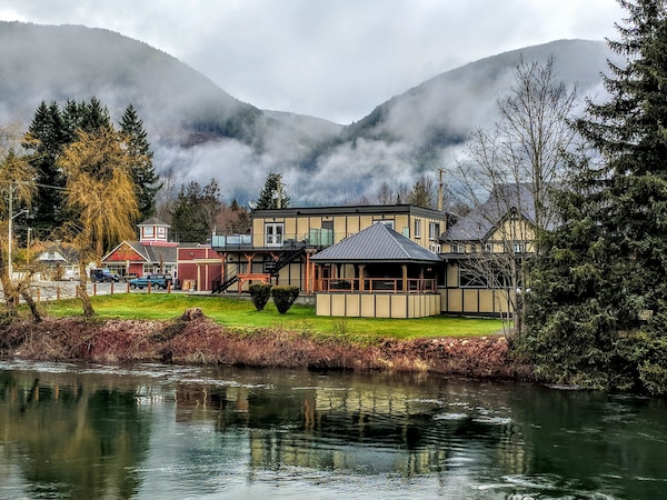 Riverside Inn - Vancouver Island