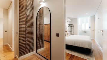 Apartamento Premium, 4 quartos, Vista para a cidade (Downtown Poets Flat) | Roupa de alta qualidade, camas de colchão pillowtop