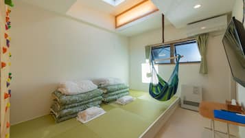 Apartamento família | Ferros/tábuas de passar roupa, Wi-Fi de cortesia, roupa de cama