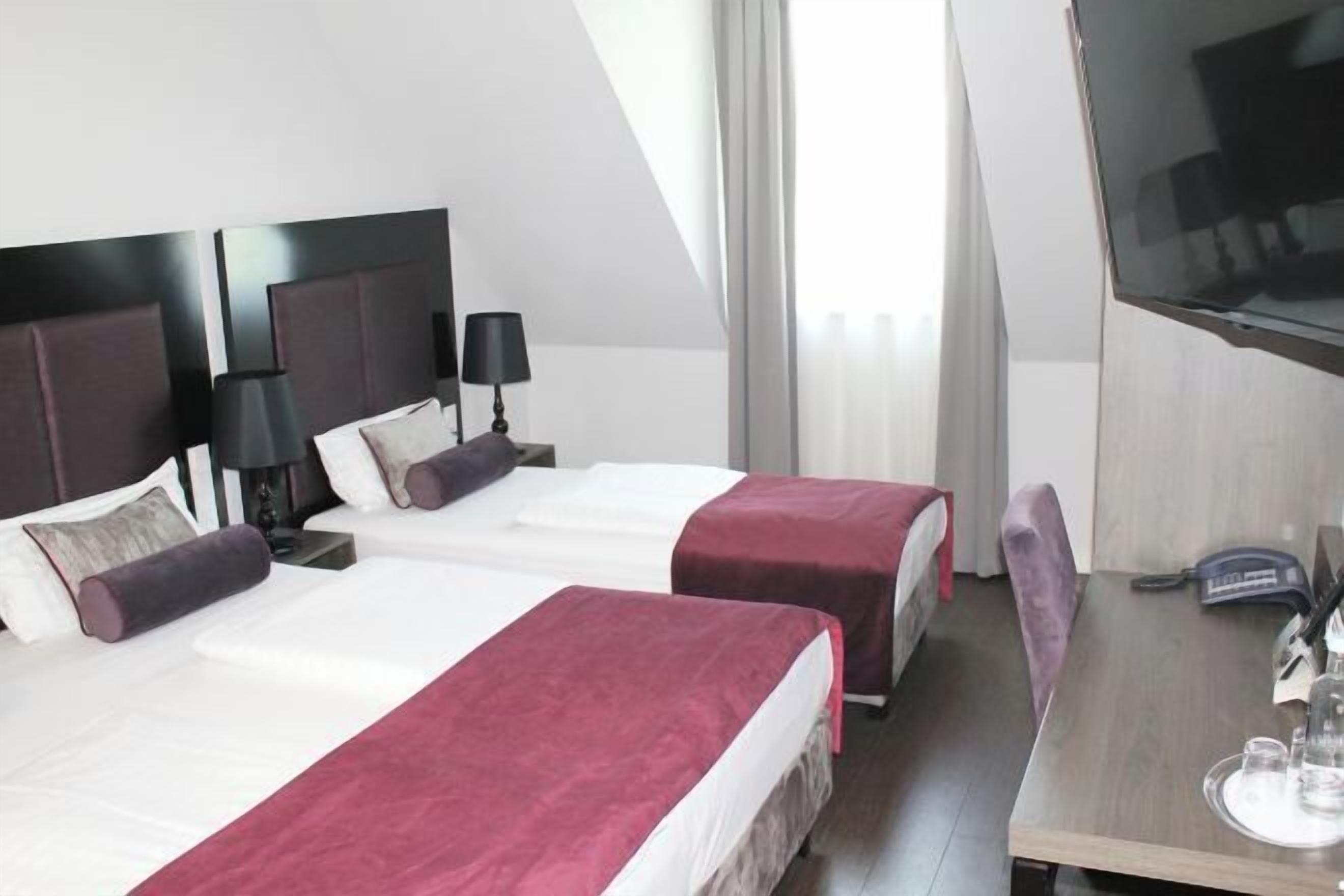 Cofre com capacidade para portátil, secretária 