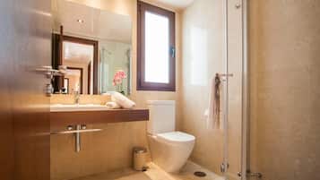 Penthouse, 3 quartos, piscina privativa | Casa de banho | Artigos de higiene pessoal grátis, um secador de cabelo