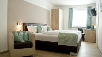 Quarto Duplo | Secretária, cortinas/cortinados opacos, quartos insonorizados