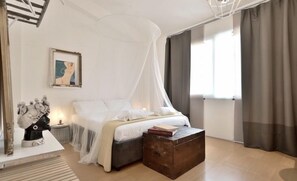 Quarto casal ou duplo elite, 1 cama Queen, banheiro privativo, vista para a cidade | Roupas de cama premium, edredons de pluma, escrivaninha