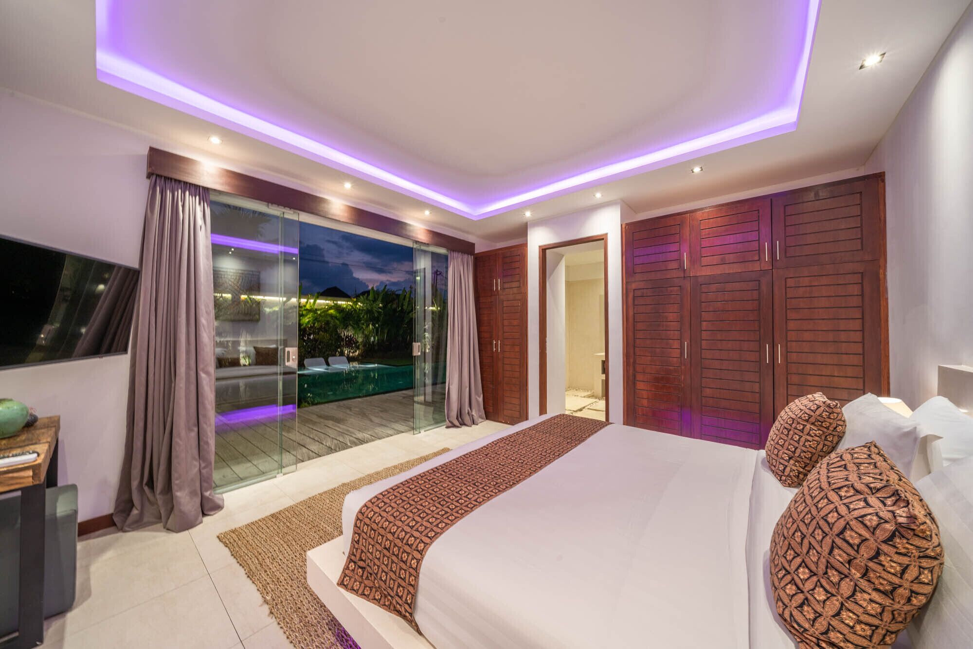 Villa, 3 quartos, piscina privativa | 3 quartos, minibar, cofre no quarto, secretária 