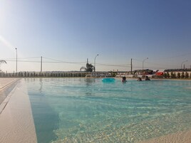 Piscina exterior sazonal 