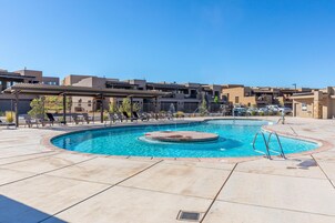 Casa, várias camas, vista para a piscina (Life's Good) | Piscina | 2 piscinas exteriores, uma piscina aquecida 