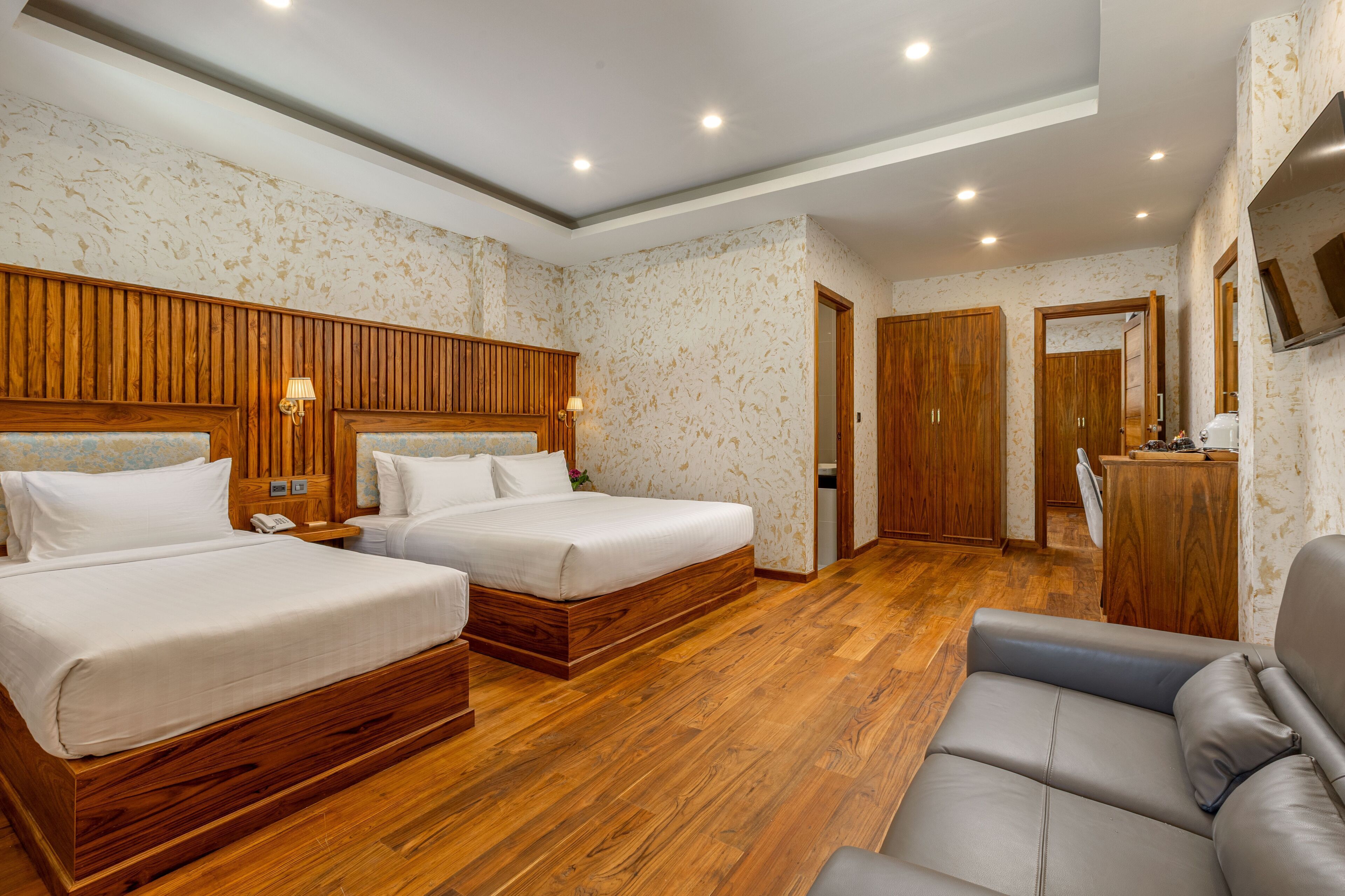 Two Bedroom Villa | Minibar, cofre no quarto, secretária, cortinas/cortinados opacos 