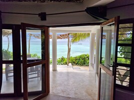 Quarto quádruplo romântico, 1 quarto, vista para o oceano, de frente para o oceano (Sunset) | Terraço/pátio