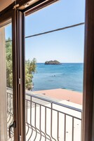 Quarto Duplo ou Twin, varanda | Minibar, cofre no quarto, secretária, cortinas/cortinados opacos 