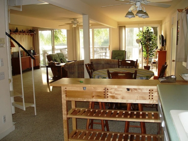 Island View Hideaway- Hot Tub, Nearby Skiing, Peaceful, Scenic, Birds, Nature! - Wollersheim Winery & Distillery