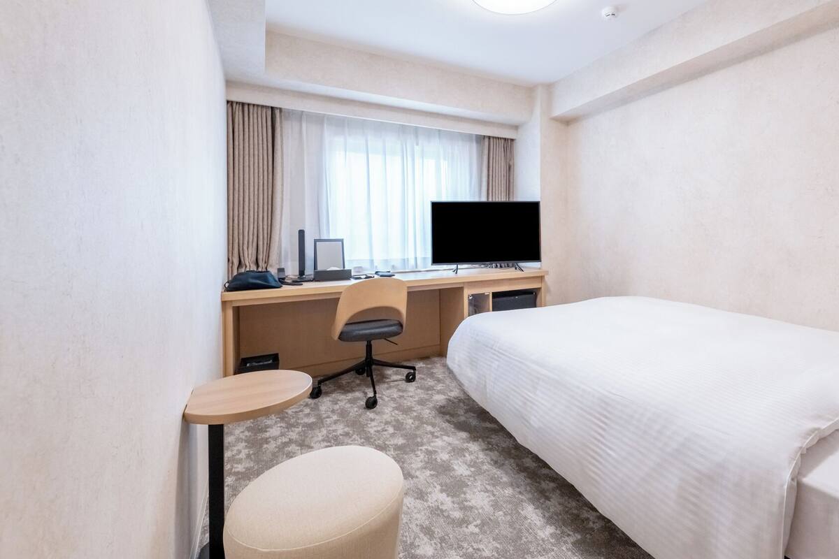 Quarto casal standard, para não fumantes | Edredons de pluma, cortinas blackout, Wi-Fi de cortesia, roupa de cama