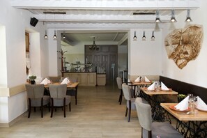 Culinária regional, vistas para o jardim 