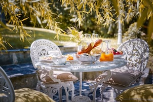 Café da manhã com buffet todos os dias mediante uma taxa