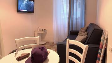 Quarto Quádruplo Superior | Sala | Televisor