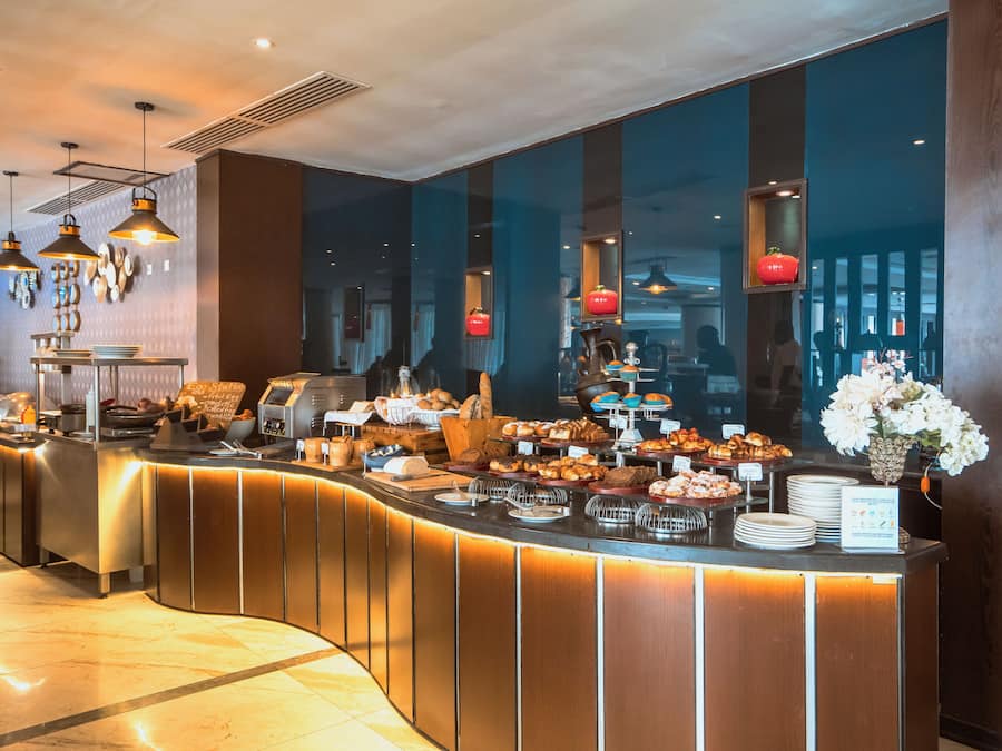 Pequeno-almoço completo diário (23 USD por pessoa)