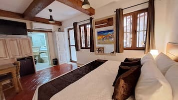 Quarto Duplo Comfort | Edredões de penas, cofre no quarto, ferro/tábua de engomar