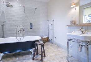 Linhope Spout | Casa de banho | Artigos de higiene pessoal grátis, um secador de cabelo