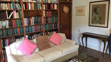 Quarto | Secretária, Wi-fi grátis, roupa de cama fornecida