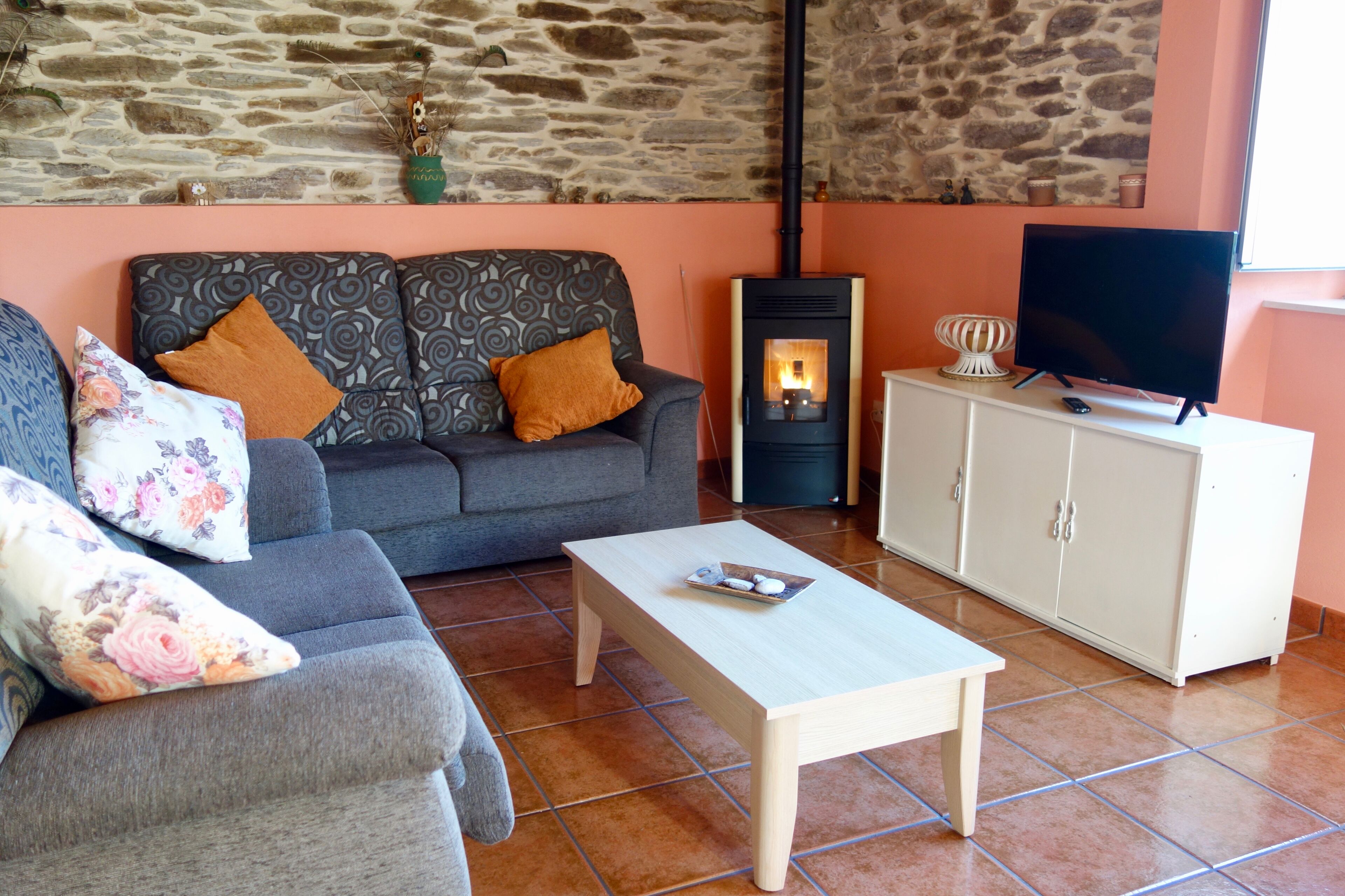 Sunny Country Cottage With Garden Located Steps From Several Stunning Beaches. - Ortigueira