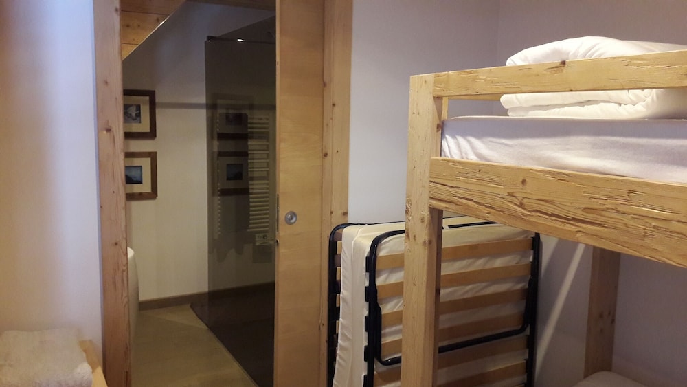 Magnifique Appartement Dans Chalet De 1813, Très Propre, Prix Réduit - Saint-Jean-de-Sixt