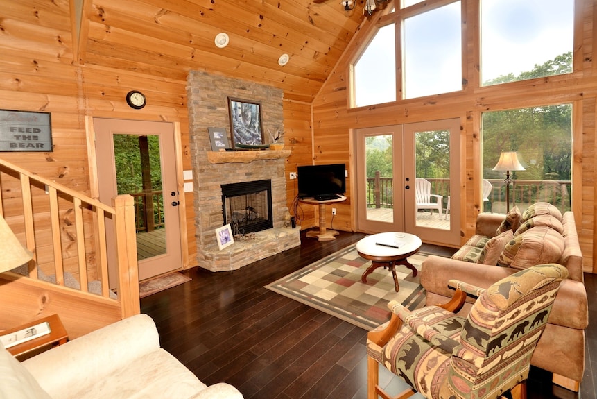 Large Deck & Mountain Views! Starlink Wi-fi & Discounts! - North Carolina