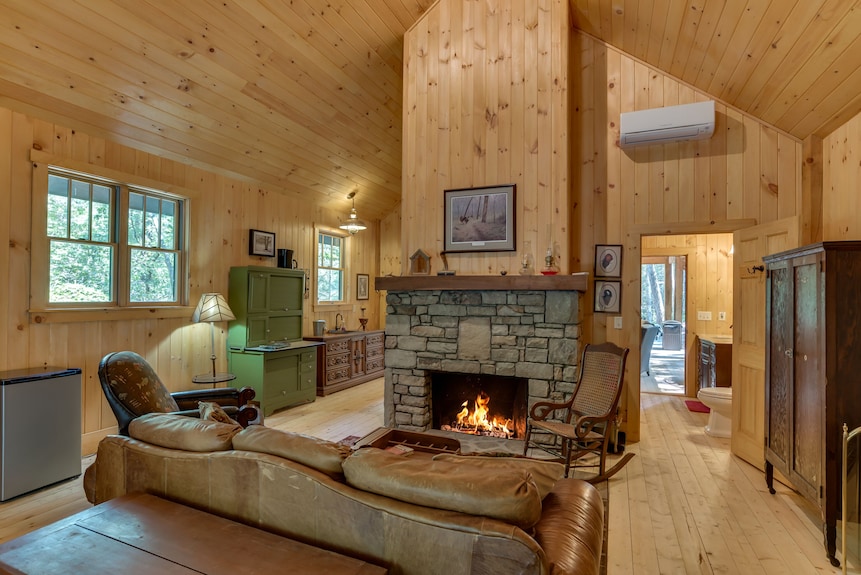 Trout Stream Resort σπίτι & Guest καμπίνα \/ περίπτερο και Water Falls σε Rumbling φαλακρός - Lake Lure, NC