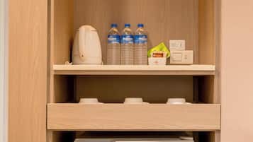 Cortinas/cortinados opacos, Wi-fi grátis, roupa de cama fornecida