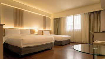 Quarto Triplo Deluxe | Cortinas/cortinados opacos, Wi-fi grátis, roupa de cama fornecida