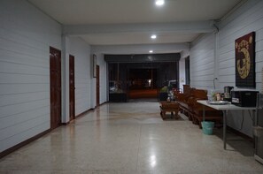 Área de estar no saguão