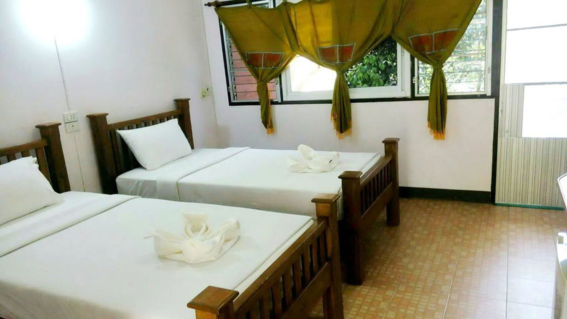 Cortinas/cortinados opacos, Wi-fi grátis, roupa de cama fornecida 