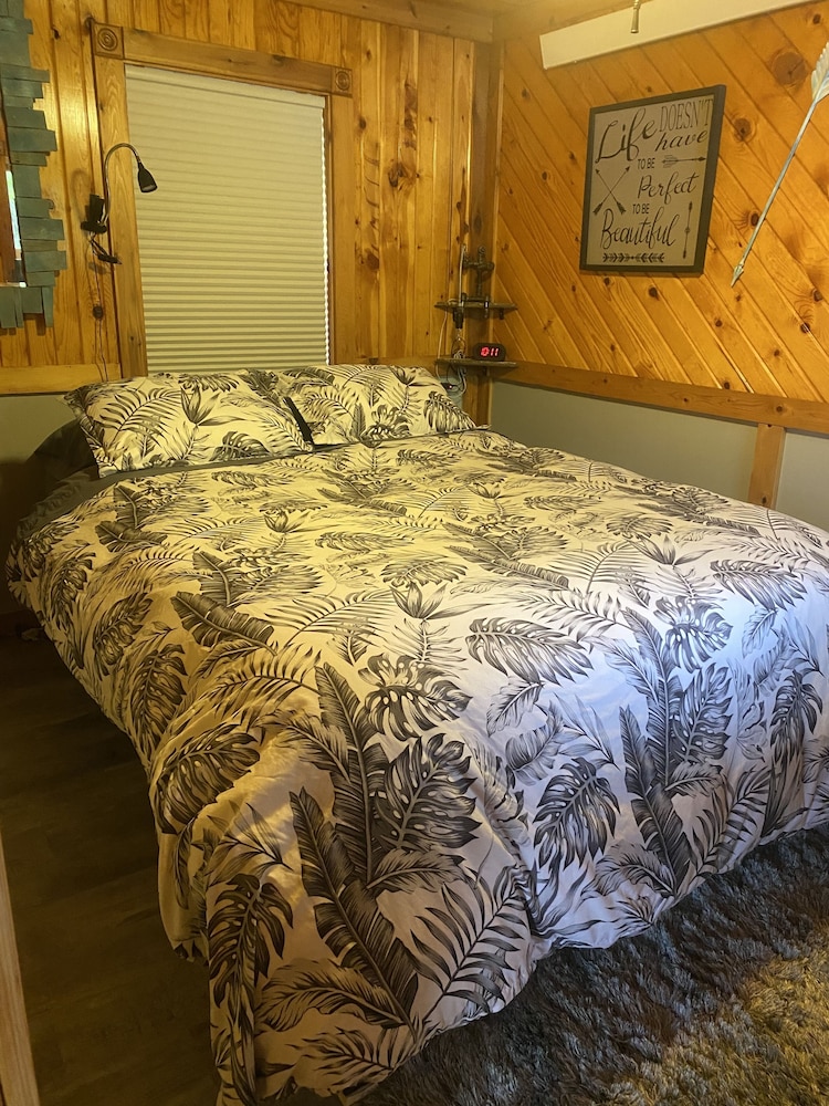 Quaint Seclusion, Steps From The Backwaters Of The Mississippi. - Red Wing, MN