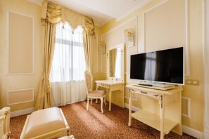Suíte presidencial | Roupas de cama premium, frigobar, cofres nos quartos, escrivaninha