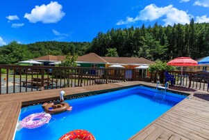 Piscina externa sazonal