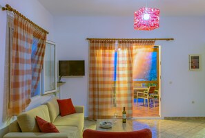 Villa, 2 quartos (Red) | Sala de estar | Televisor de ecrã plano de 32 polegadas com canais por cabo, televisor